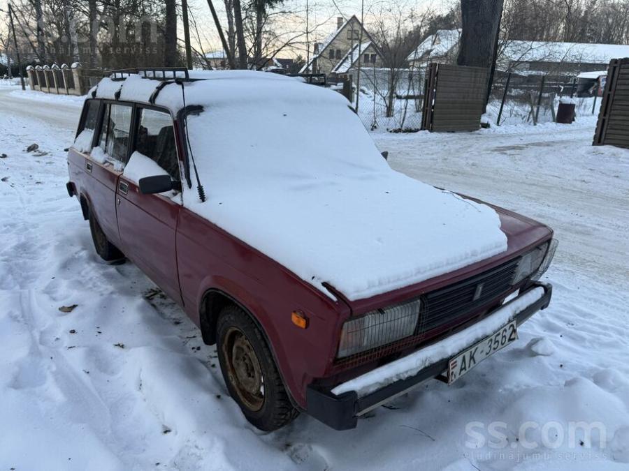 Red VAZ / Lada 2104 1992 in Riga, with an engine capacity of 1.50 L and mileage of 36 thousand km for 950 €, photo 2 on AUTOMOTO.COM.LV