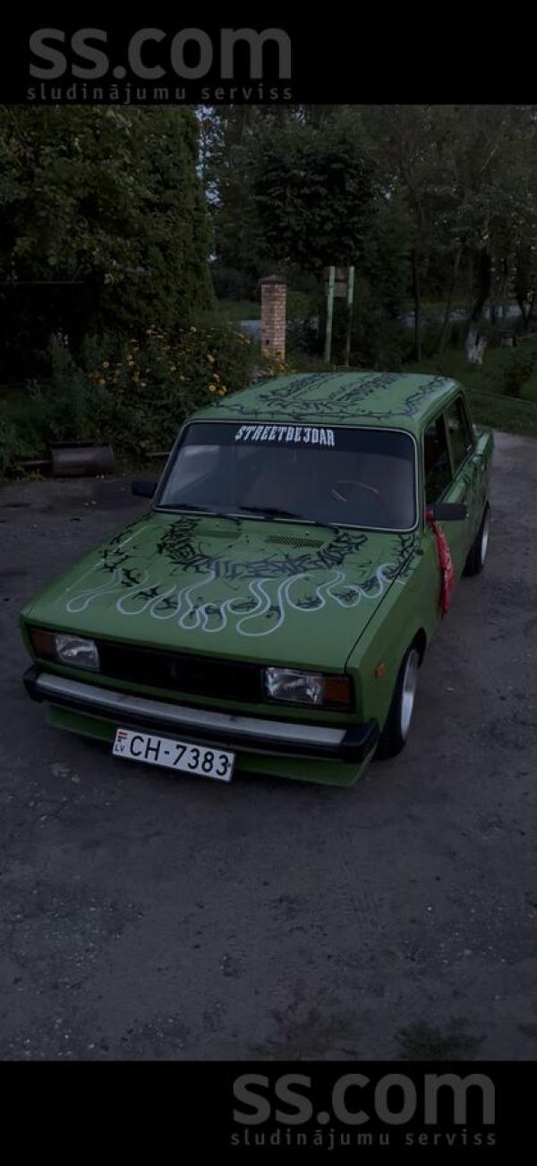 VAZ / Lada 2105 1982 in Riga on AUTOMOTO.COM.LV Green VAZ / Lada 2105 1982 in Riga, with an engine capacity of 1.30 L and mileage of 26 thousand km for 2500 €, photo 1 on AUTOMOTO.COM.LV