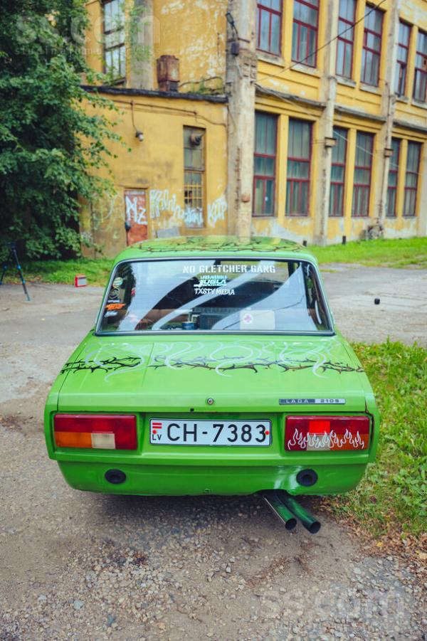 VAZ / Lada 2105 1982 in Riga on AUTOMOTO.COM.LV Green VAZ / Lada 2105 1982 in Riga, with an engine capacity of 1.30 L and mileage of 26 thousand km for 2500 €, photo 6 on AUTOMOTO.COM.LV