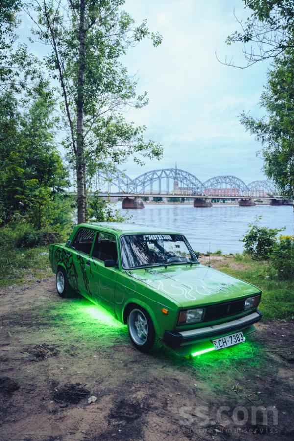 VAZ / Lada 2105 1982 in Riga on AUTOMOTO.COM.LV Green VAZ / Lada 2105 1982 in Riga, with an engine capacity of 1.30 L and mileage of 26 thousand km for 2500 €, photo 10 on AUTOMOTO.COM.LV