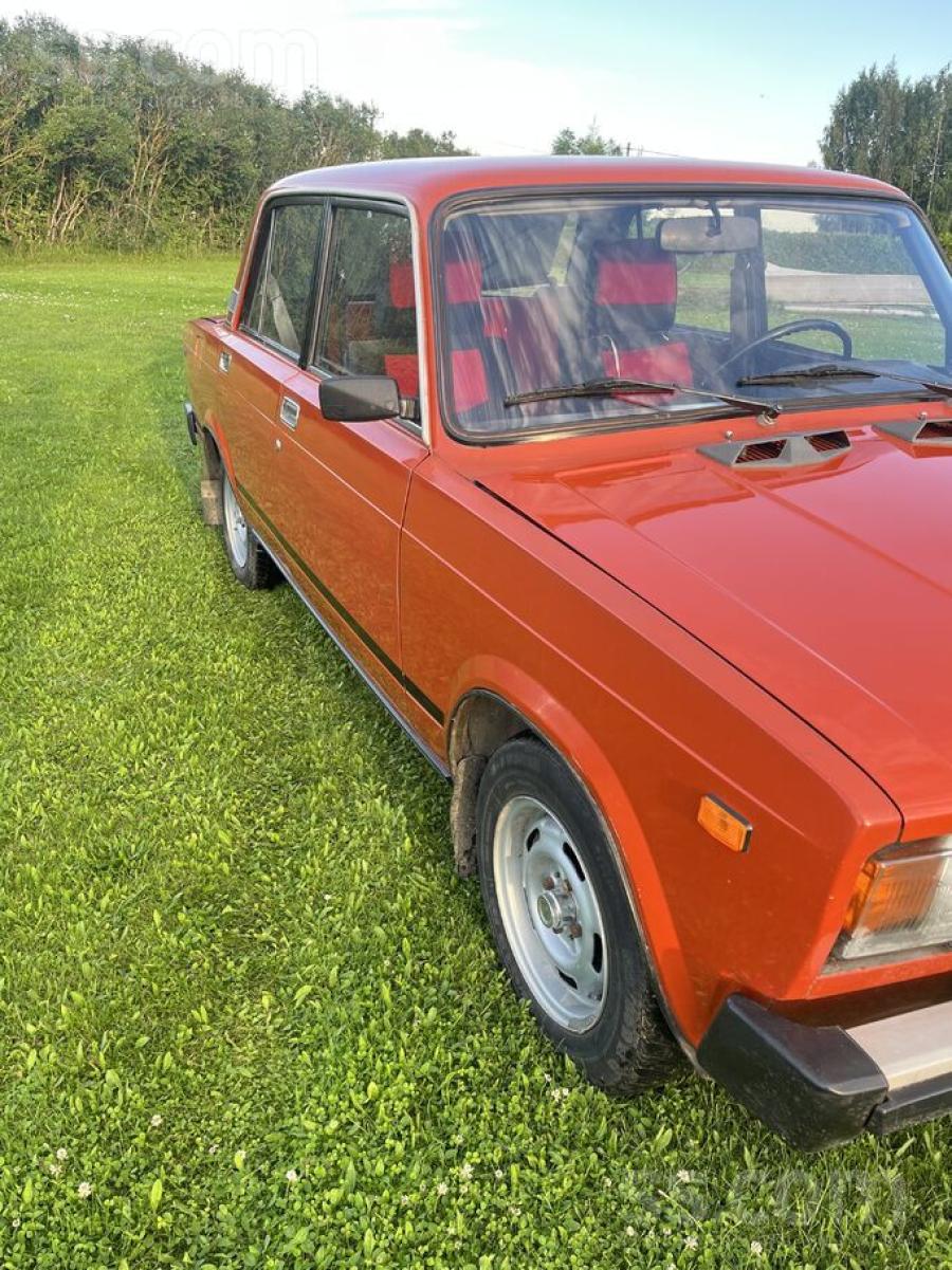 Red VAZ / Lada 2105 1981 in Tallinn, with an engine capacity of 1.30 L and mileage of 93 thousand km for 3750 €, photo 4 on AUTOMOTO.COM.LV