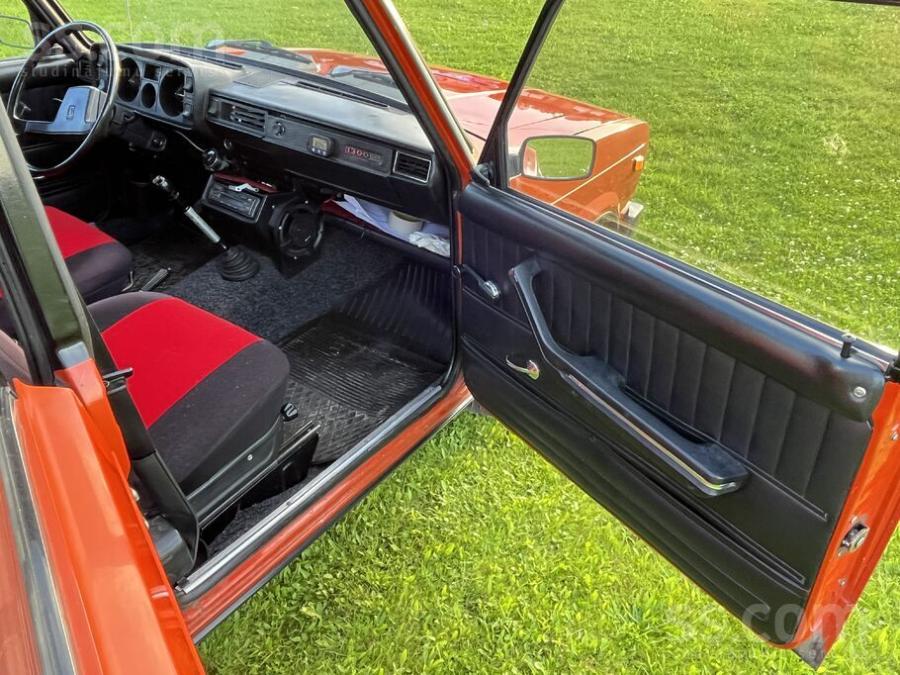Red VAZ / Lada 2105 1981 in Tallinn, with an engine capacity of 1.30 L and mileage of 93 thousand km for 3750 €, photo 5 on AUTOMOTO.COM.LV