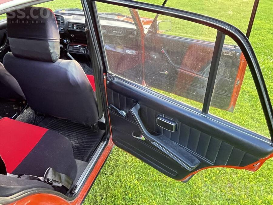 Red VAZ / Lada 2105 1981 in Tallinn, with an engine capacity of 1.30 L and mileage of 93 thousand km for 3750 €, photo 11 on AUTOMOTO.COM.LV