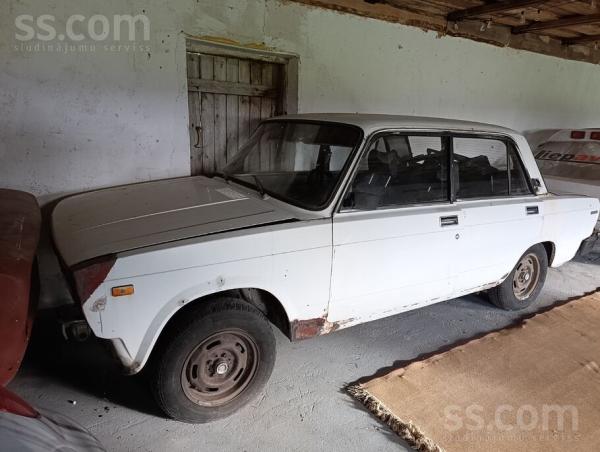 Белый ВАЗ 2105 1981 в Рига, объемом двигателя 1.50 л и пробегом 60 тыс. км за 500 €, фото 3 на AUTOMOTO.COM.LV