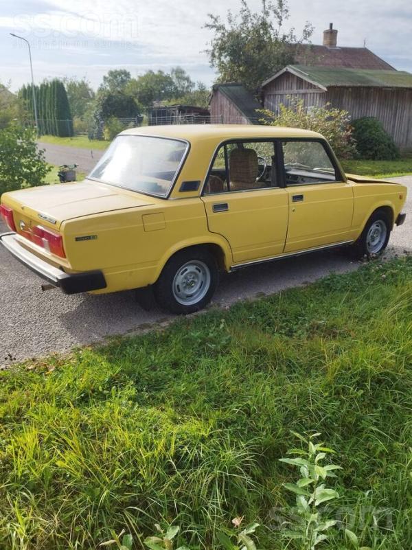 Yellow VAZ / Lada 2105 1980 in Saldus, with an engine capacity of 1.30 L and mileage of 77 thousand km for 5200 €, photo 3 on AUTOMOTO.COM.LV