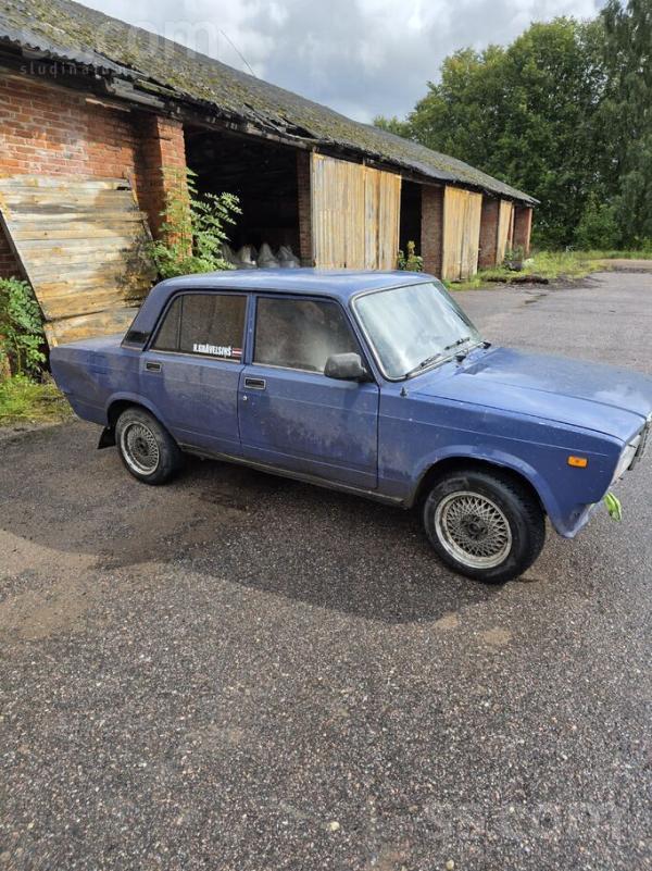 Blue VAZ / Lada 2107 2006 in Valmiera, with an engine capacity of 1.70 L and mileage of 28 thousand km for 1700 €, photo 7 on AUTOMOTO.COM.LV