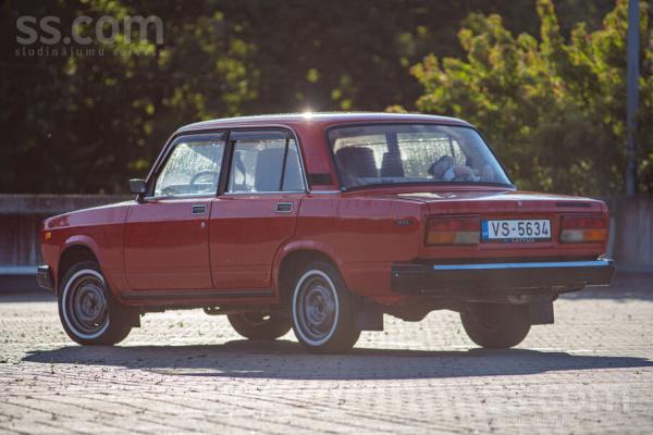 Sarkans VAZ / Lada 2107 1986 Rīga, ar dzinēja tilpumu 1.50 L un nobraukumu 89 tūkst. km par 3500 €, foto 3 vietnē AUTOMOTO.COM.LV