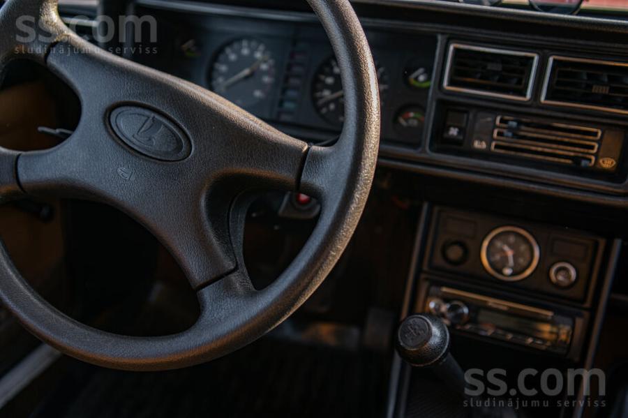 Sarkans VAZ / Lada 2107 1986 Rīga, ar dzinēja tilpumu 1.50 L un nobraukumu 89 tūkst. km par 3500 €, foto 6 vietnē AUTOMOTO.COM.LV