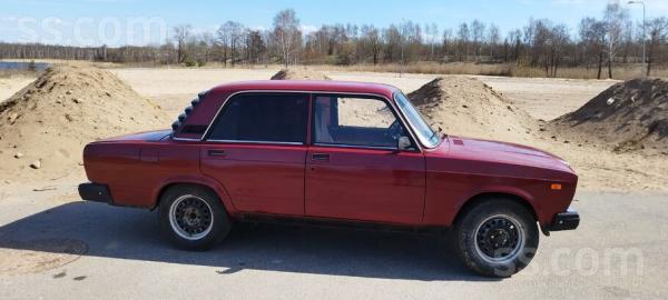 Red VAZ / Lada 2107 1987 in Limbazi, with an engine capacity of 1.30 L and mileage of 16 thousand km for 1500 €, photo 4 on AUTOMOTO.COM.LV