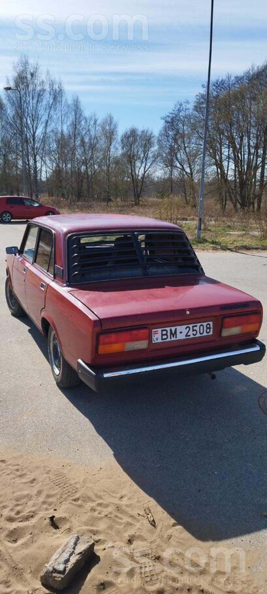 Red VAZ / Lada 2107 1987 in Limbazi, with an engine capacity of 1.30 L and mileage of 16 thousand km for 1500 €, photo 7 on AUTOMOTO.COM.LV