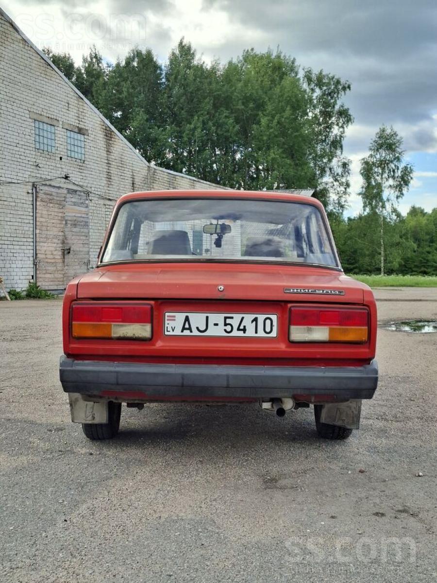 Красный ВАЗ 2107 1991 в Рига, объемом двигателя 1.50 л и пробегом 43 тыс. км за 1950 €, фото 9 на AUTOMOTO.COM.LV