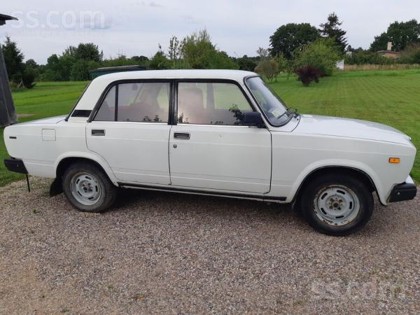 Balts VAZ / Lada 2107 1988 Ventspils, ar dzinēja tilpumu 1.50 L un nobraukumu 13 tūkst. km par 800 €, foto 4 vietnē AUTOMOTO.COM.LV