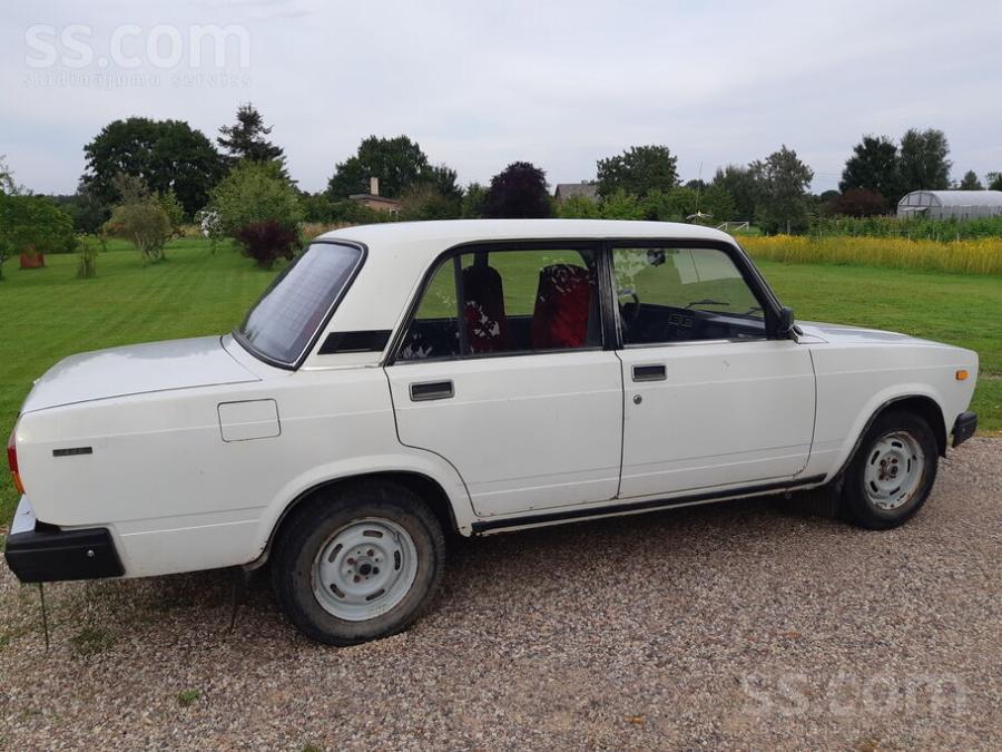 Balts VAZ / Lada 2107 1988 Ventspils, ar dzinēja tilpumu 1.50 L un nobraukumu 13 tūkst. km par 800 €, foto 6 vietnē AUTOMOTO.COM.LV