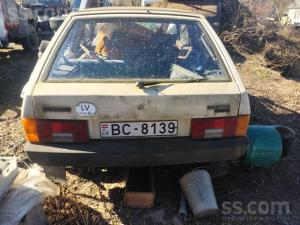 Dzeltens VAZ / Lada 2108 1987 Dobele, ar dzinēja tilpumu 1.30 L un nobraukumu 44 tūkst. km par 700 €, foto 6 vietnē AUTOMOTO.COM.LV