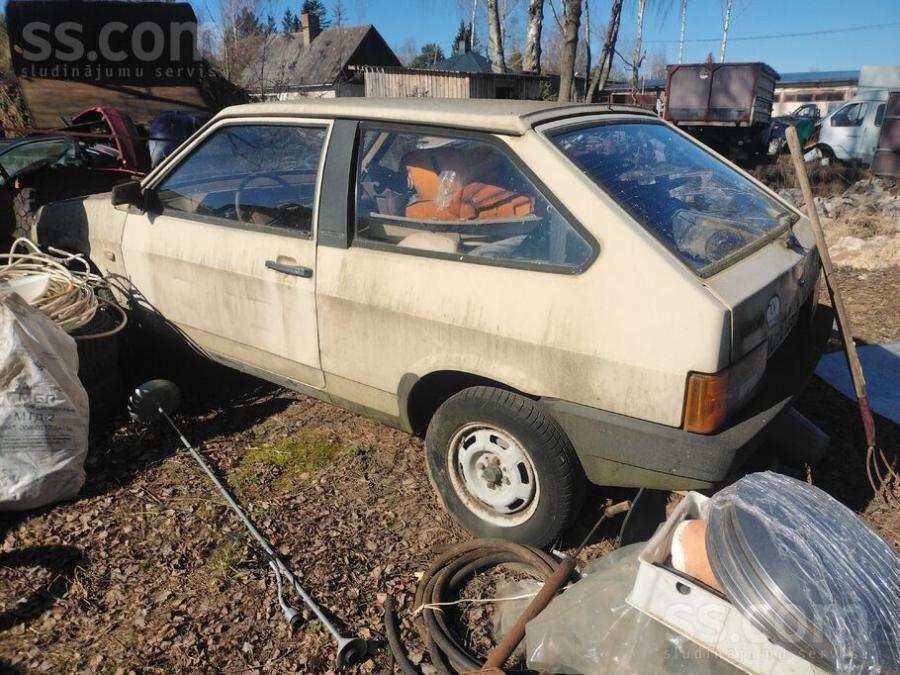 Dzeltens VAZ / Lada 2108 1987 Dobele, ar dzinēja tilpumu 1.30 L un nobraukumu 44 tūkst. km par 700 €, foto 7 vietnē AUTOMOTO.COM.LV