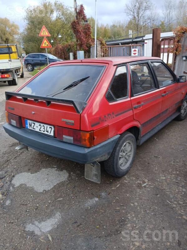 Red VAZ / Lada 2109 1988 in Talsi, with an engine capacity of 1.60 L and mileage of 90 thousand km for 3500 €, photo 3 on AUTOMOTO.COM.LV