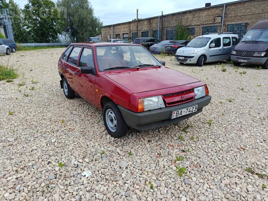 Red VAZ / Lada 2109 1989 in Riga, with an engine capacity of 1.30 L and mileage of 80 thousand km for 2300 €, photo 1 on AUTOMOTO.COM.LV