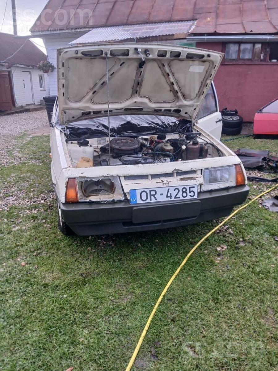 Balts VAZ / Lada 2109 1990 Krāslava, ar dzinēja tilpumu 1.50 L un nobraukumu 28 tūkst. km par 800 €, foto 5 vietnē AUTOMOTO.COM.LV