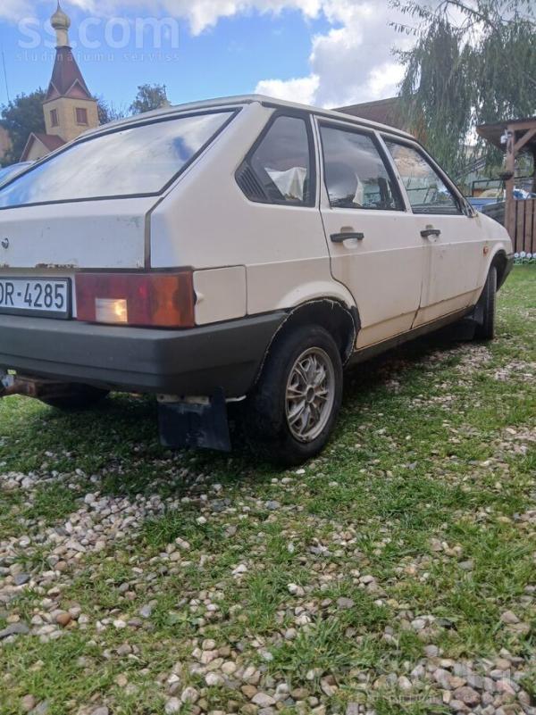 VAZ / Lada 2109 1990 KrÄslava vietnÄ Balts VAZ / Lada 2109 1990 KrÄslava, ar dzinÄja tilpumu 1.50 L un nobraukumu 84 tÅ«kst. km par 700 ā¬, foto 5 vietnÄ AUTOMOTO.COM.LV