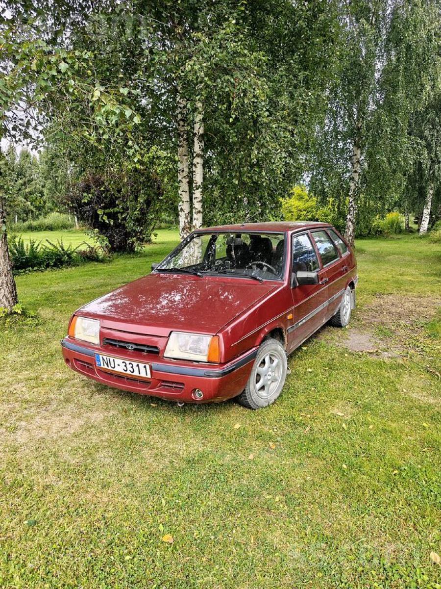 Red VAZ / Lada 21093 1998 in Tukums, with an engine capacity of 1.50 L and mileage of 123 thousand km for 2500 €, photo 1 on AUTOMOTO.COM.LV
