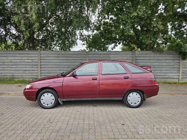 Red VAZ / Lada 2112 2004 in Jelgava, with an engine capacity of 1.50 L and mileage of 46 thousand km for 1550 €, photo 5 on AUTOMOTO.COM.LV