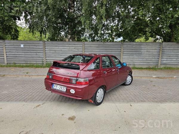 Red VAZ / Lada 2112 2004 in Jelgava, with an engine capacity of 1.50 L and mileage of 46 thousand km for 1550 €, photo 6 on AUTOMOTO.COM.LV