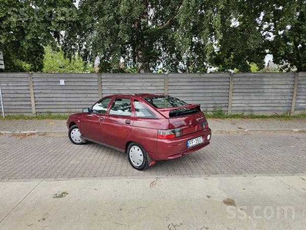 Red VAZ / Lada 2112 2004 in Jelgava, with an engine capacity of 1.50 L and mileage of 46 thousand km for 1550 €, photo 7 on AUTOMOTO.COM.LV