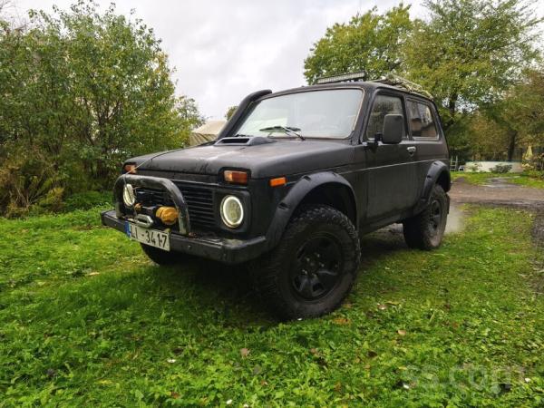 Black VAZ / Lada 2121 Niva 2001 in Riga, with an engine capacity of 1.70 L and mileage of 179 thousand km for 2500 €, photo 1 on AUTOMOTO.COM.LV