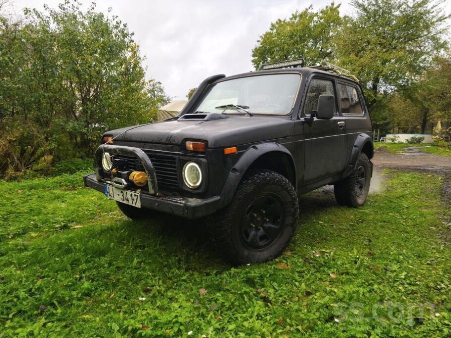 Melns VAZ / Lada 2121 Niva 2001 Rīga, ar dzinēja tilpumu 1.70 L un nobraukumu 179 tūkst. km par 2500 €, foto 1 vietnē AUTOMOTO.COM.LV