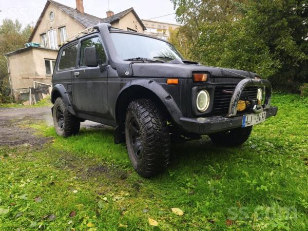 Black VAZ / Lada 2121 Niva 2001 in Riga, with an engine capacity of 1.70 L and mileage of 179 thousand km for 2500 €, photo 2 on AUTOMOTO.COM.LV