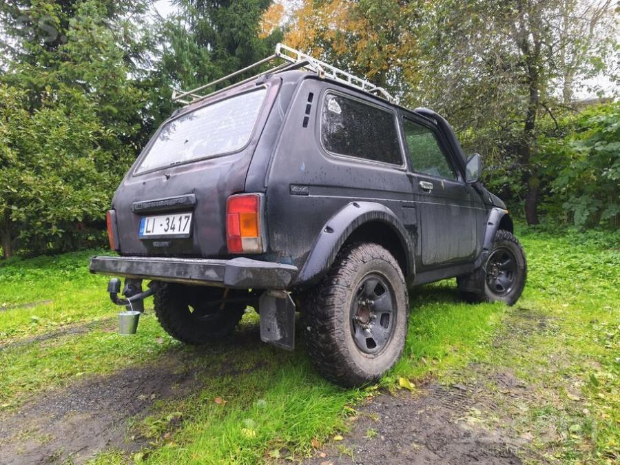 Melns VAZ / Lada 2121 Niva 2001 Rīga, ar dzinēja tilpumu 1.70 L un nobraukumu 179 tūkst. km par 2500 €, foto 4 vietnē AUTOMOTO.COM.LV