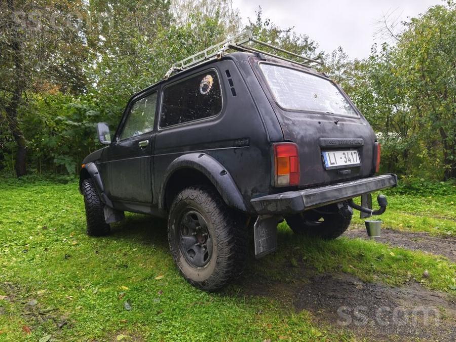 Melns VAZ / Lada 2121 Niva 2001 Rīga, ar dzinēja tilpumu 1.70 L un nobraukumu 179 tūkst. km par 2500 €, foto 5 vietnē AUTOMOTO.COM.LV