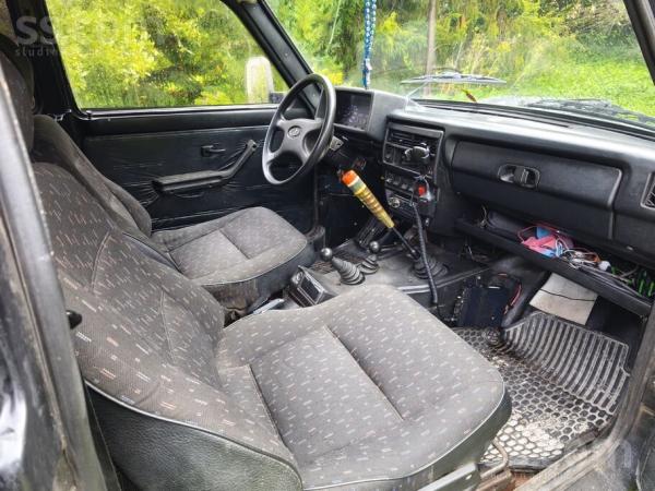 Black VAZ / Lada 2121 Niva 2001 in Riga, with an engine capacity of 1.70 L and mileage of 179 thousand km for 2500 €, photo 5 on AUTOMOTO.COM.LV