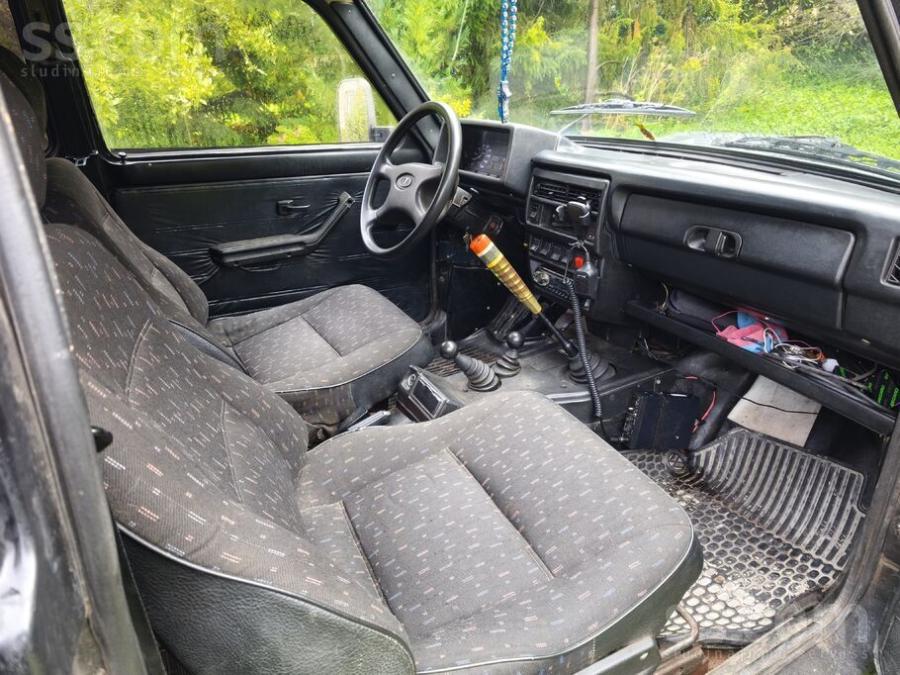 Melns VAZ / Lada 2121 Niva 2001 Rīga, ar dzinēja tilpumu 1.70 L un nobraukumu 179 tūkst. km par 2500 €, foto 6 vietnē AUTOMOTO.COM.LV