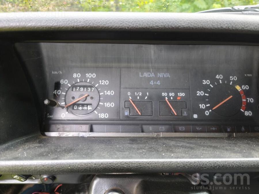 Melns VAZ / Lada 2121 Niva 2001 Rīga, ar dzinēja tilpumu 1.70 L un nobraukumu 179 tūkst. km par 2500 €, foto 8 vietnē AUTOMOTO.COM.LV