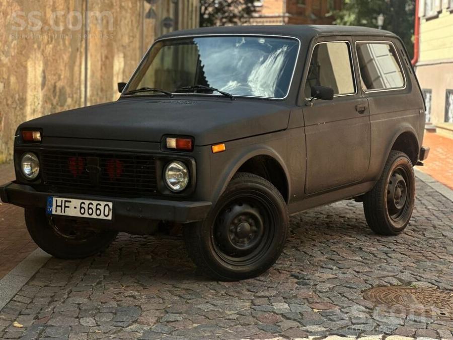 Melns VAZ / Lada 2121 Niva 2008 Cēsis, ar dzinēja tilpumu 1.70 L un nobraukumu 108 tūkst. km par 1990 €, foto 3 vietnē AUTOMOTO.COM.LV