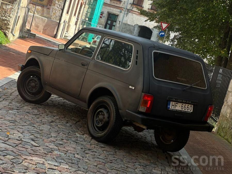 Melns VAZ / Lada 2121 Niva 2008 Cēsis, ar dzinēja tilpumu 1.70 L un nobraukumu 108 tūkst. km par 1990 €, foto 6 vietnē AUTOMOTO.COM.LV