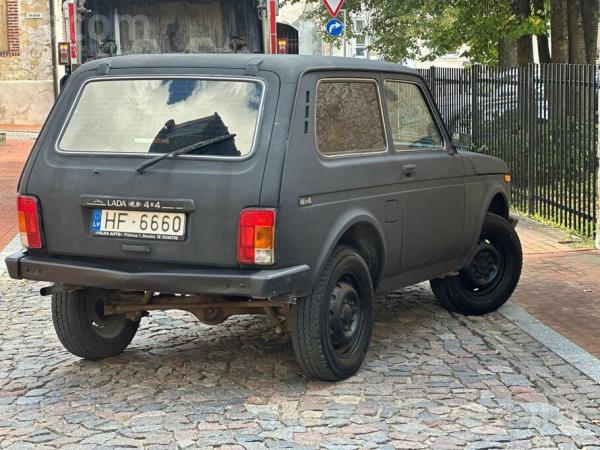 Melns VAZ / Lada 2121 Niva 2008 Cēsis, ar dzinēja tilpumu 1.70 L un nobraukumu 108 tūkst. km par 1990 €, foto 7 vietnē AUTOMOTO.COM.LV