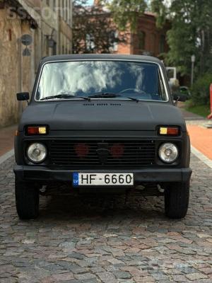 Melns VAZ / Lada 2121 Niva 2008 Cēsis, ar dzinēja tilpumu 1.70 L un nobraukumu 108 tūkst. km par 1990 €, foto 8 vietnē AUTOMOTO.COM.LV