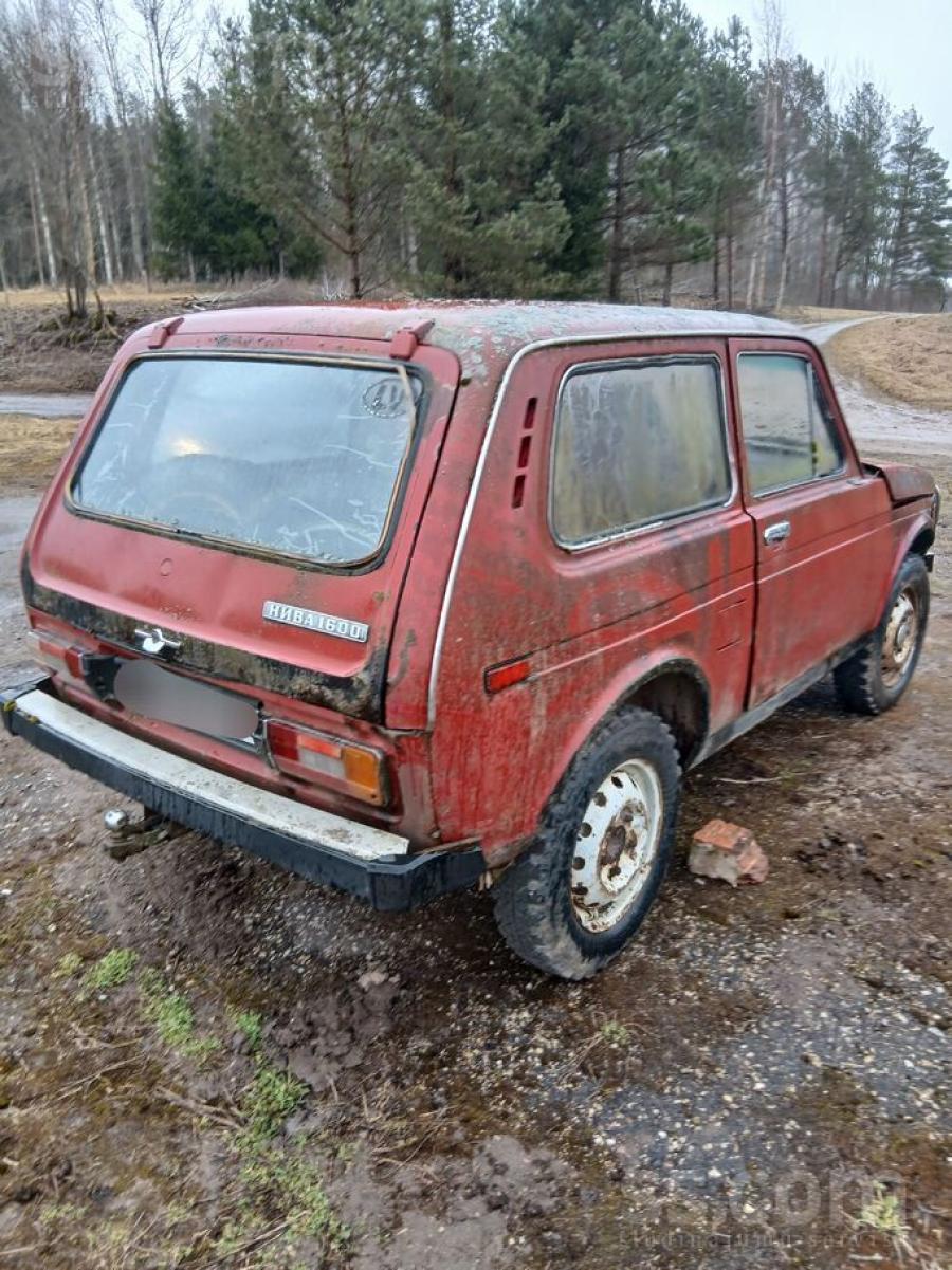 Красный ВАЗ 2121 Нива 1986 в Цесис, объемом двигателя 1.60 л и пробегом 120 тыс. км за 250 €, фото 4 на AUTOMOTO.COM.LV