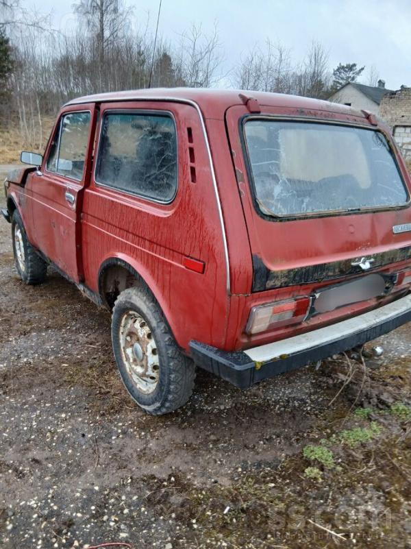 Red VAZ / Lada 2121 Niva 1986 in Cesis, with an engine capacity of 1.60 L and mileage of 120 thousand km for 250 €, photo 4 on AUTOMOTO.COM.LV