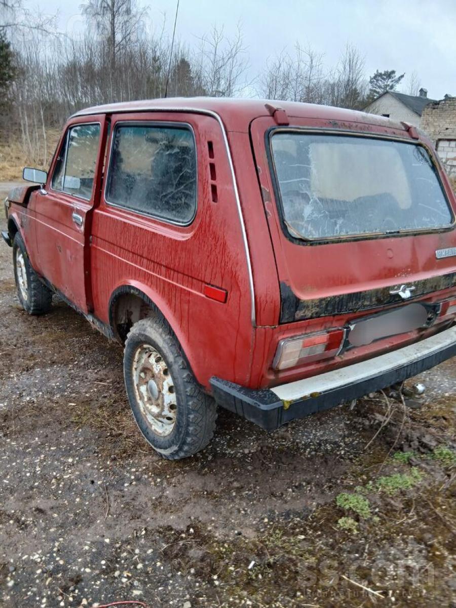 Красный ВАЗ 2121 Нива 1986 в Цесис, объемом двигателя 1.60 л и пробегом 120 тыс. км за 250 €, фото 5 на AUTOMOTO.COM.LV