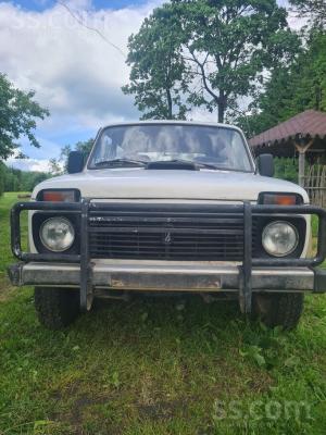 Balts VAZ / Lada 2121 Niva 2000 Alūksne, ar dzinēja tilpumu 1.70 L un nobraukumu 217 tūkst. km par 700 €, foto  vietnē AUTOMOTO.COM.LV