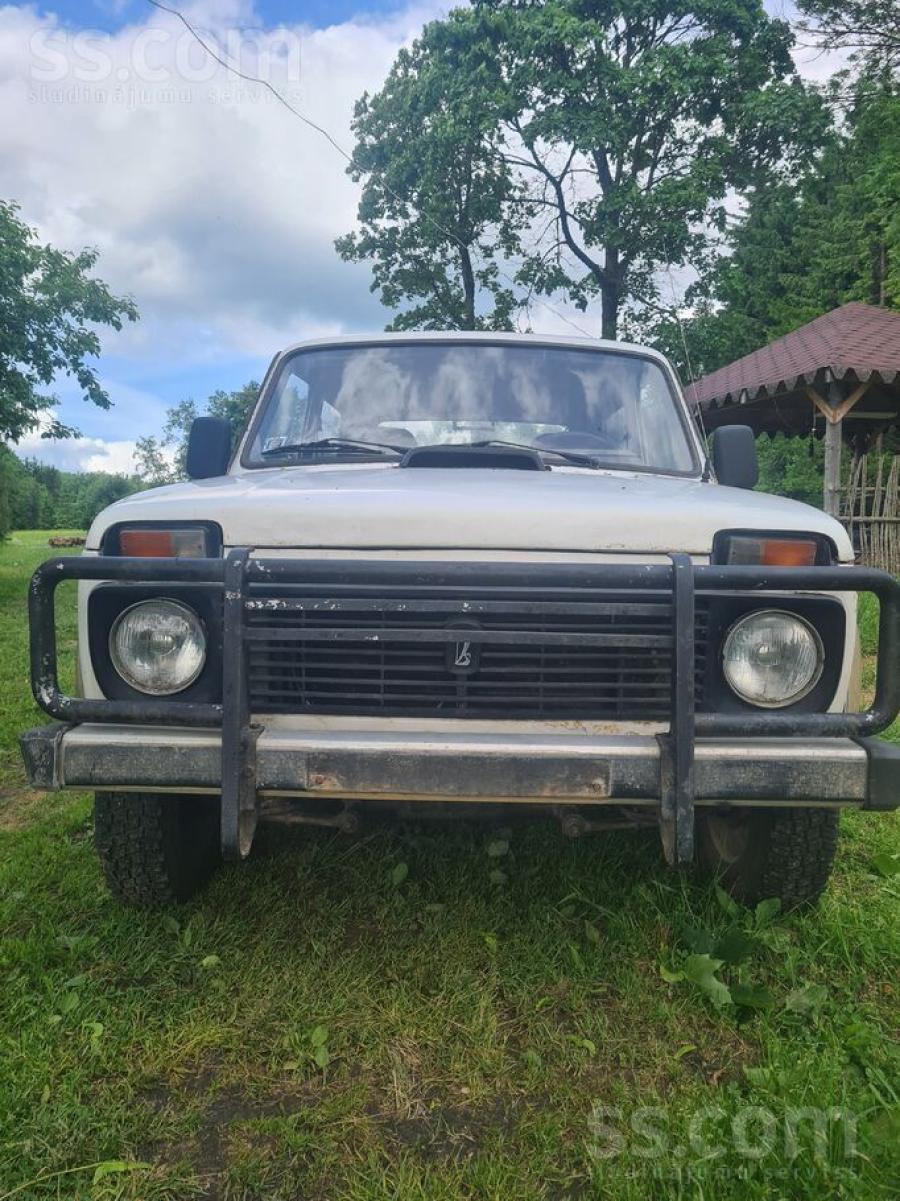 Balts VAZ / Lada 2121 Niva 2000 Alūksne, ar dzinēja tilpumu 1.70 L un nobraukumu 217 tūkst. km par 700 €, foto 1 vietnē AUTOMOTO.COM.LV
