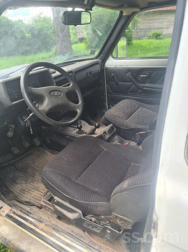 Balts VAZ / Lada 2121 Niva 2000 Alūksne, ar dzinēja tilpumu 1.70 L un nobraukumu 217 tūkst. km par 700 €, foto 2 vietnē AUTOMOTO.COM.LV