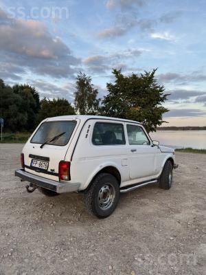 Balts VAZ / Lada 2121 Niva 2005 Rīga, ar dzinēja tilpumu 1.70 L un nobraukumu 88 tūkst. km par 1499 €, foto 5 vietnē AUTOMOTO.COM.LV