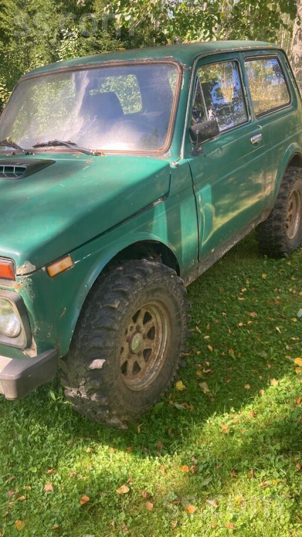 ВАЗ 21213 Niva 1996 в Валка на AUTOMOTO.COM.LV Зеленый ВАЗ 21213 Niva 1996 в Валка, объемом двигателя 1.70 л и пробегом 47 тыс. км за 900 €, фото 3 на AUTOMOTO.COM.LV