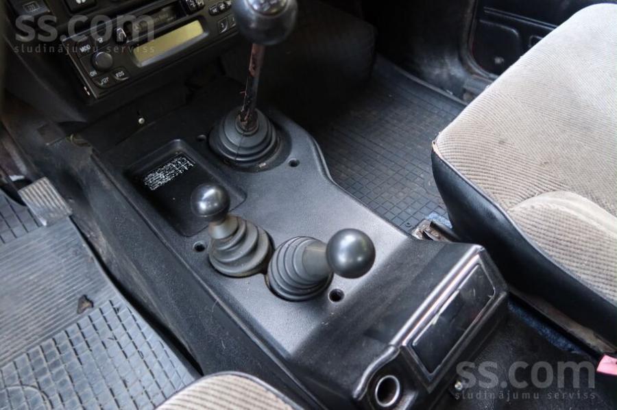 Красный ВАЗ 21213 Niva 1999 в Резекне, объемом двигателя 1.70 л и пробегом 13 тыс. км за 2200 €, фото 11 на AUTOMOTO.COM.LV