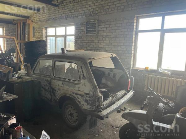 White VAZ / Lada 21213 Niva 1998 in Daugavpils, with an engine capacity of 1.50 L and mileage of 61 thousand km for 600 €, photo 1 on AUTOMOTO.COM.LV