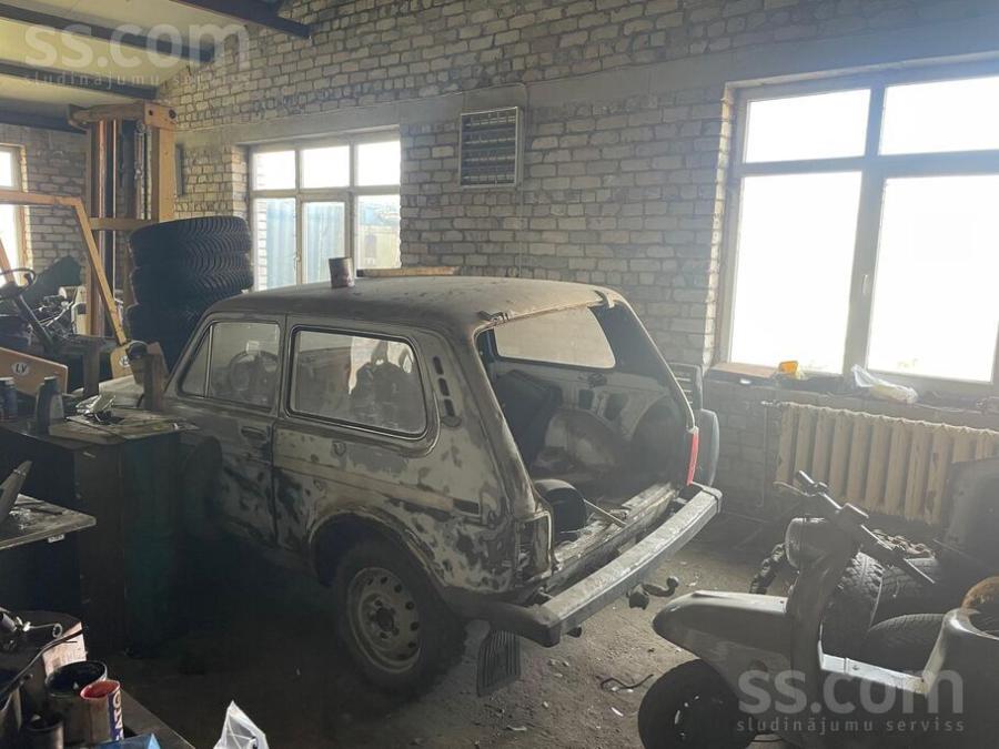 Белый ВАЗ 21213 Niva 1998 в Даугавпилс, объемом двигателя 1.50 л и пробегом 61 тыс. км за 600 €, фото 1 на AUTOMOTO.COM.LV